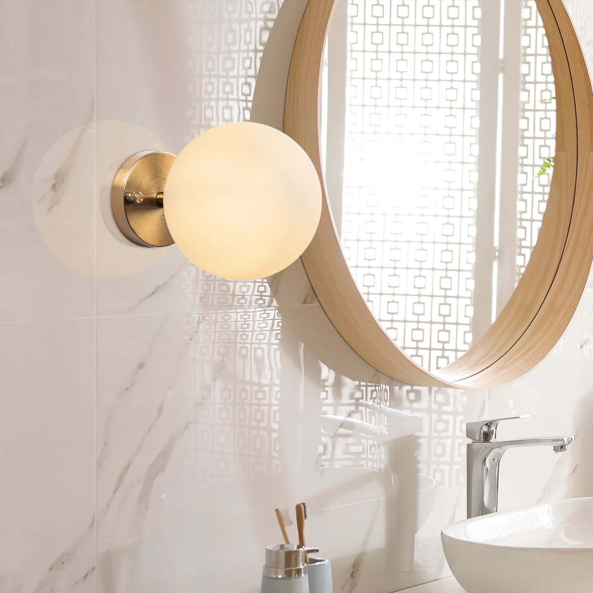 Applique murale moderne, globe blanc socle doré SIERRE | Appliques ...
