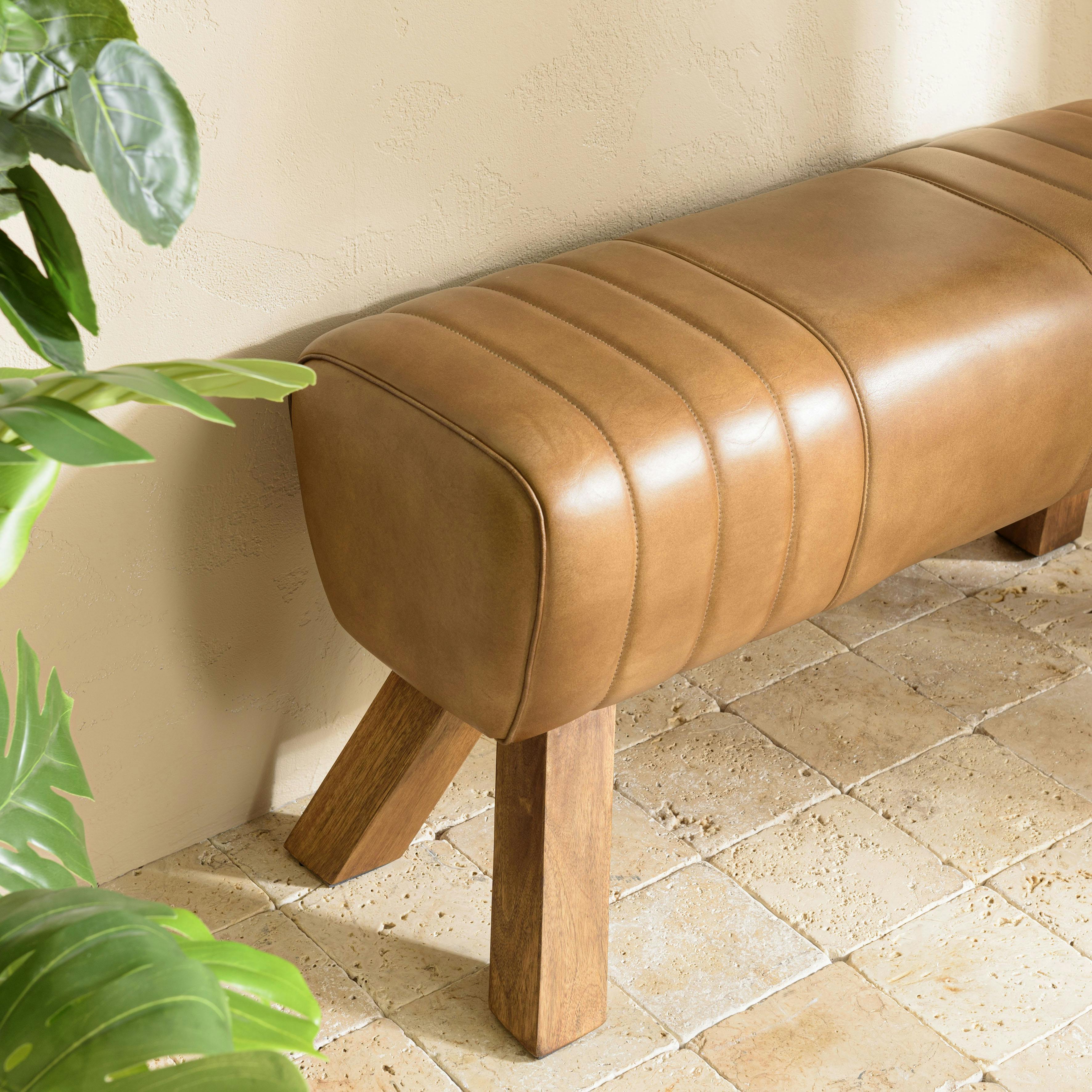 Banc cuir havane pieds en bois 89 cm TIM | Bancs | Pier Import