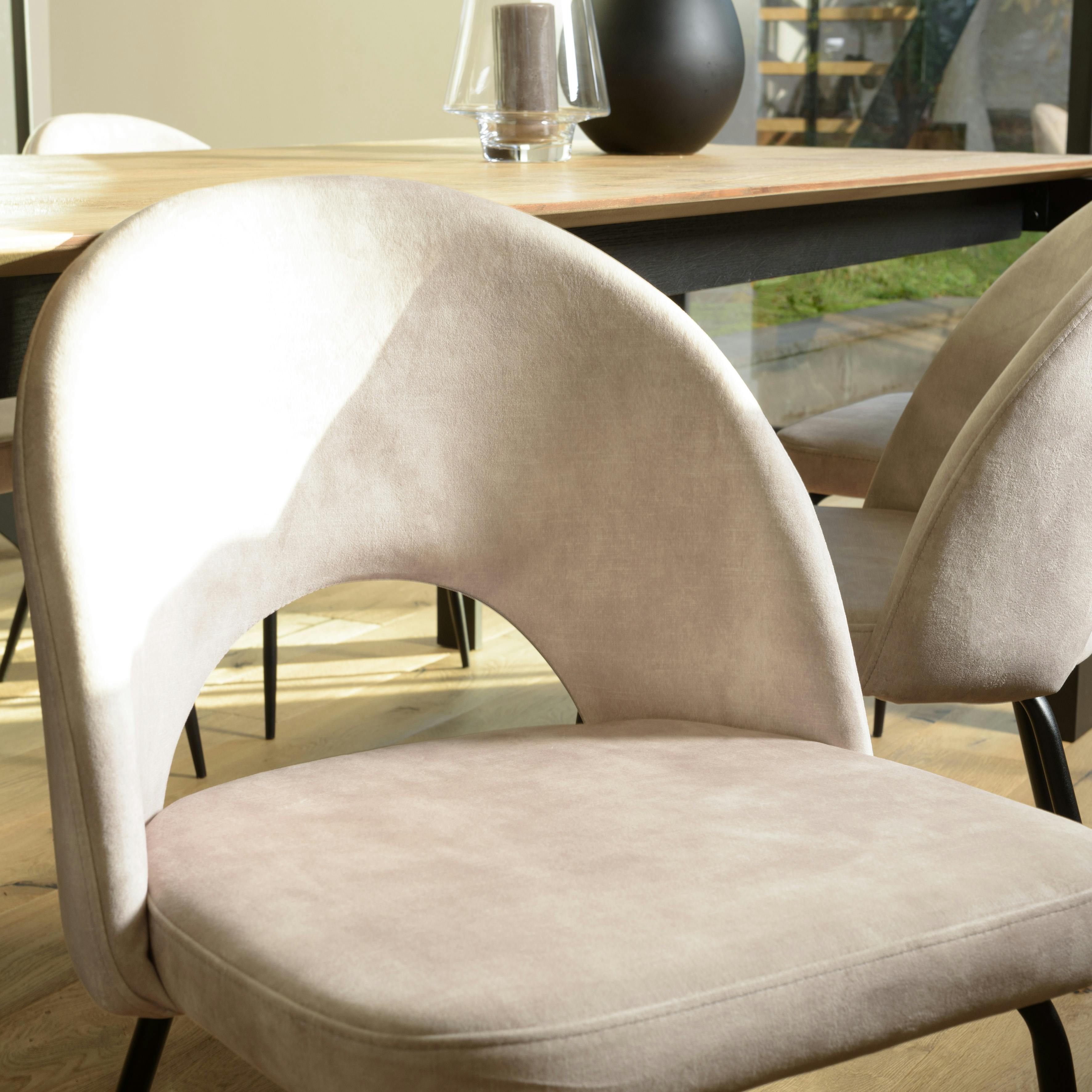 Chaise velours beige dossier demi-lune (lot de 2) TIM | Chaises | Pier ...