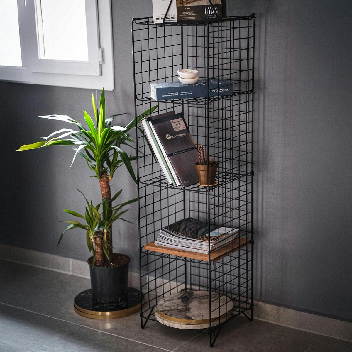Colonne industrielle noire grillagée, 5 plateaux SFAX | Etagères | Pier ...