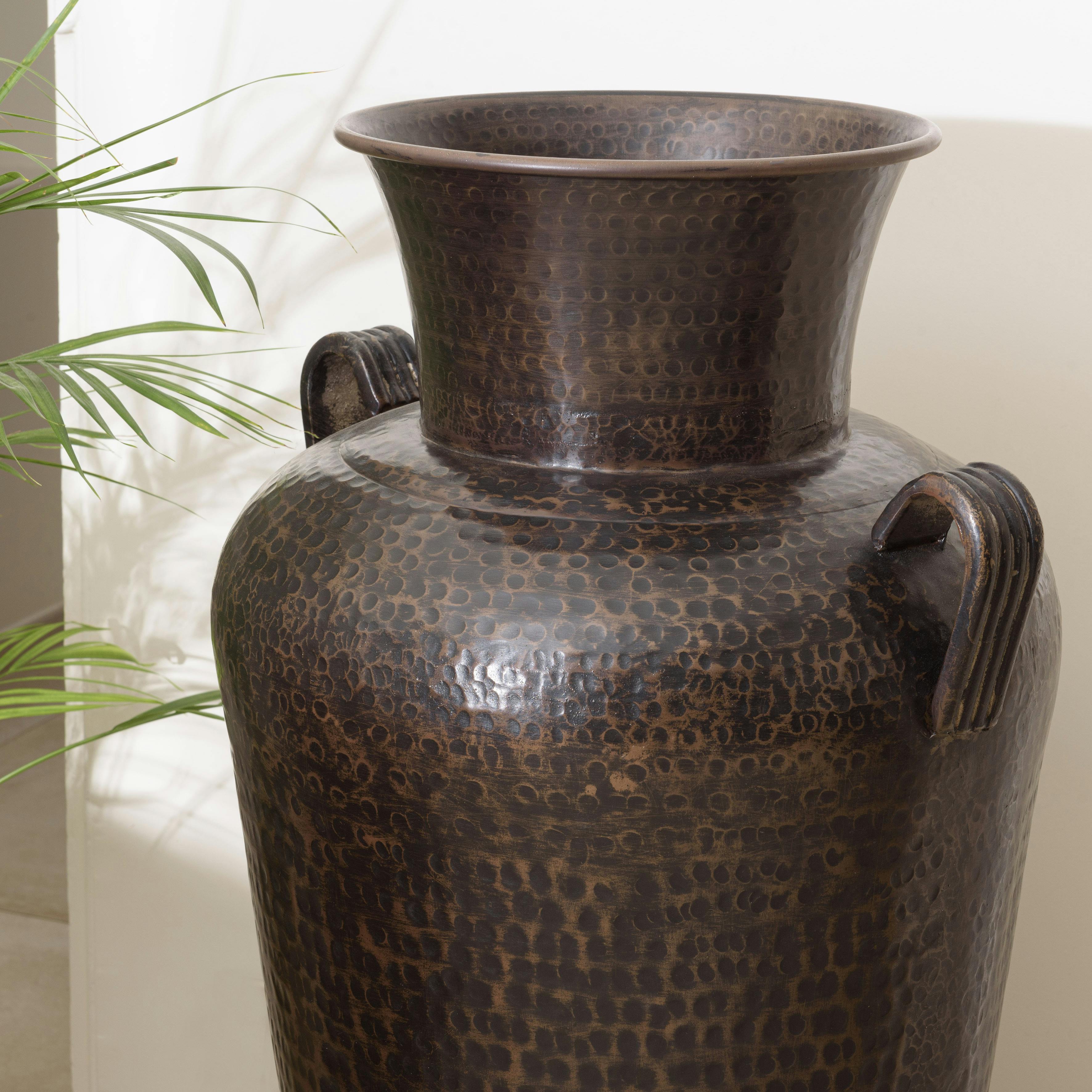 Grand vase alu martelé style amphore couleur cuivre/noir H99,5 cm NADOR | Vases | Pier Import