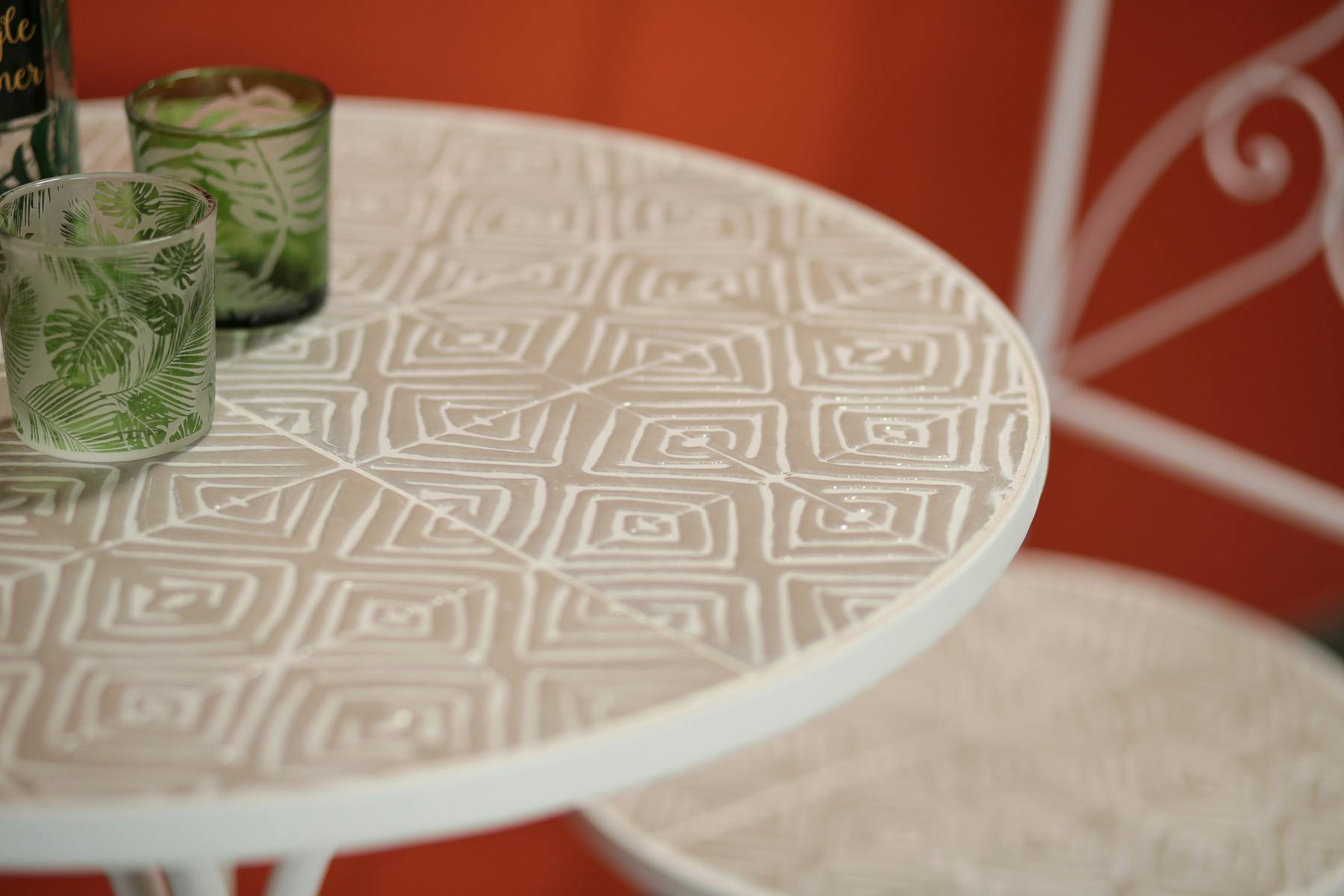 Petite table de jardin en mosaïque beige D.61 cm GRENADE | Tables à ...