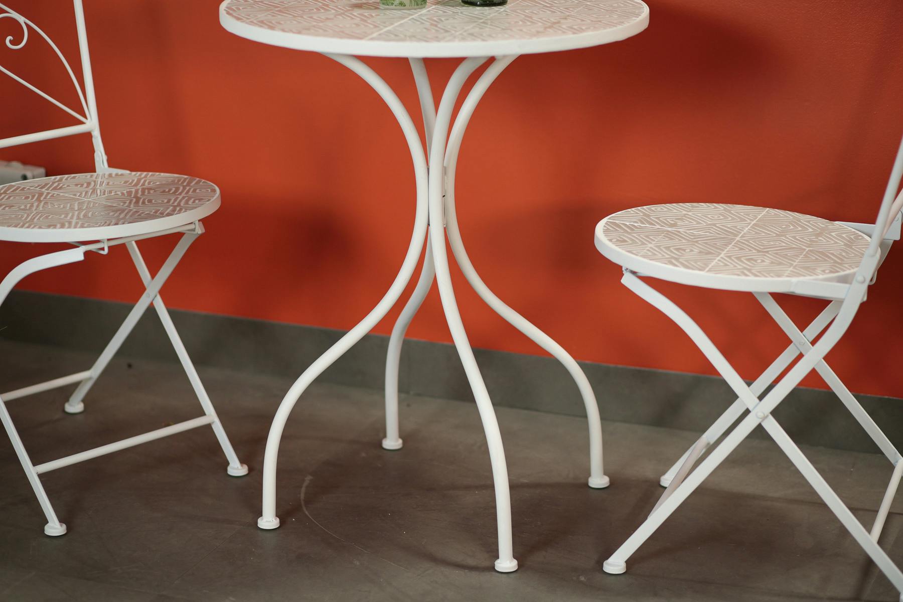 Petite table de jardin en mosaïque beige D.61 cm GRENADE | Tables à ...