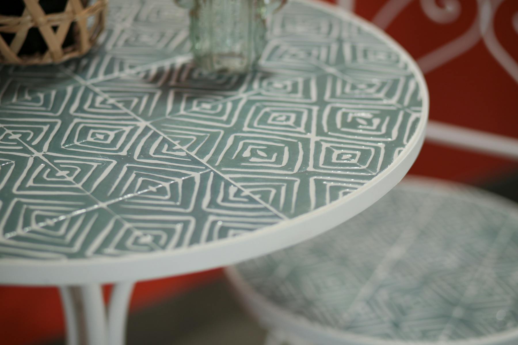 Petite table de jardin en mosaïque bleue clair D. 61 cm GRENADE ...