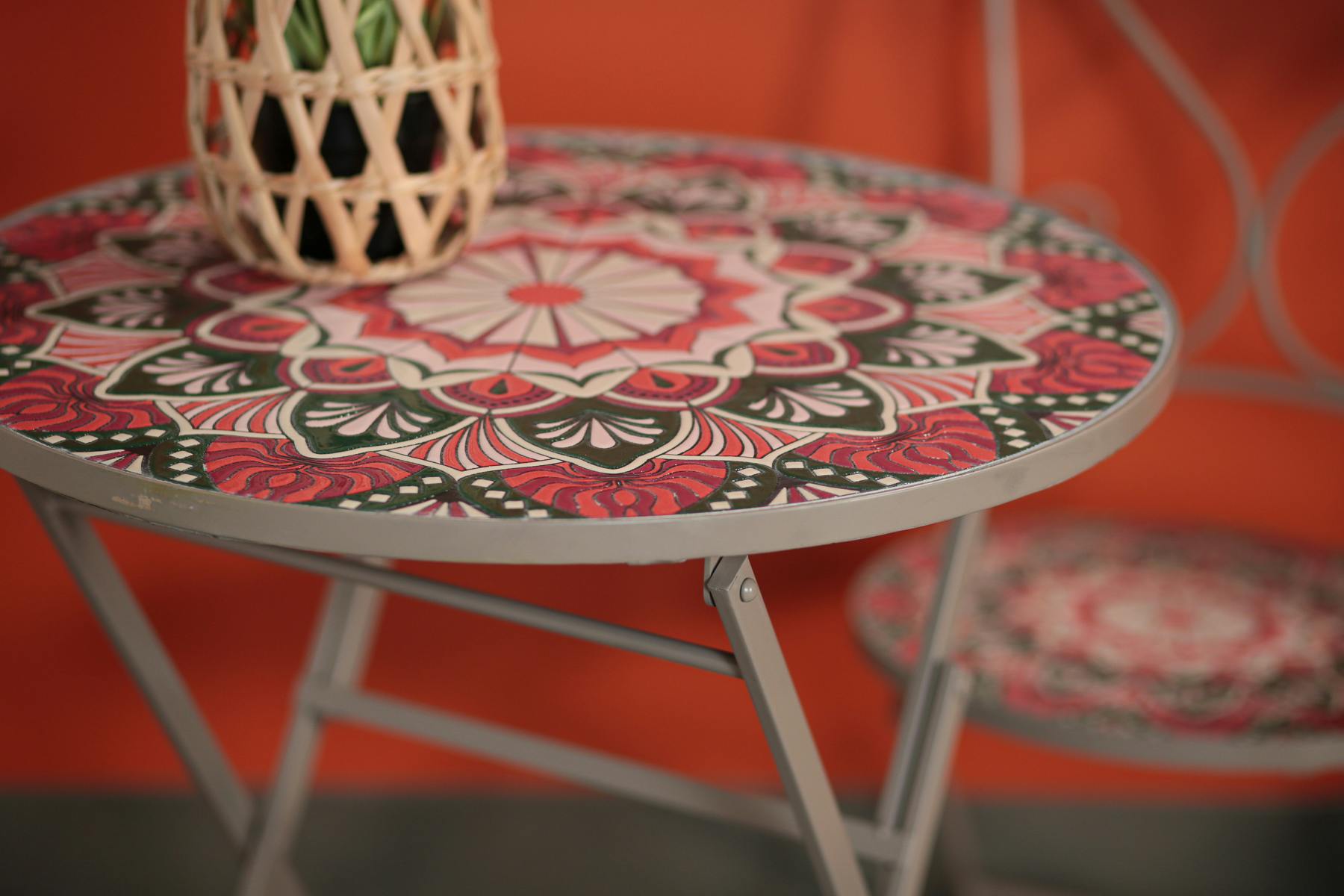 Petite table de jardin ronde en mosaïque rose et verte D. 60 cm GRENADE ...