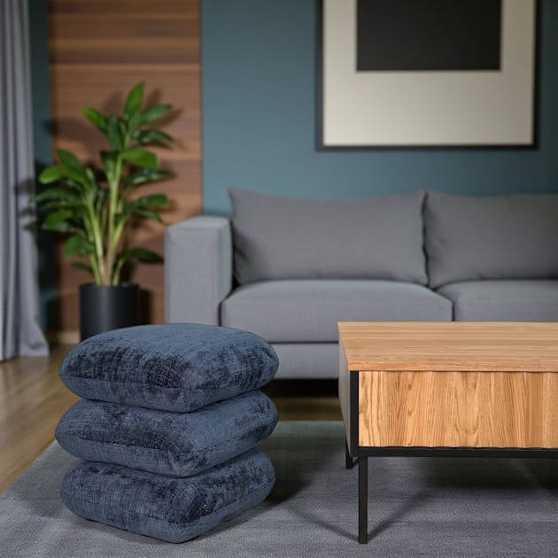 Pouf pivotant bleu nuit effet coussins empilés IENA | Poufs | Pier Import