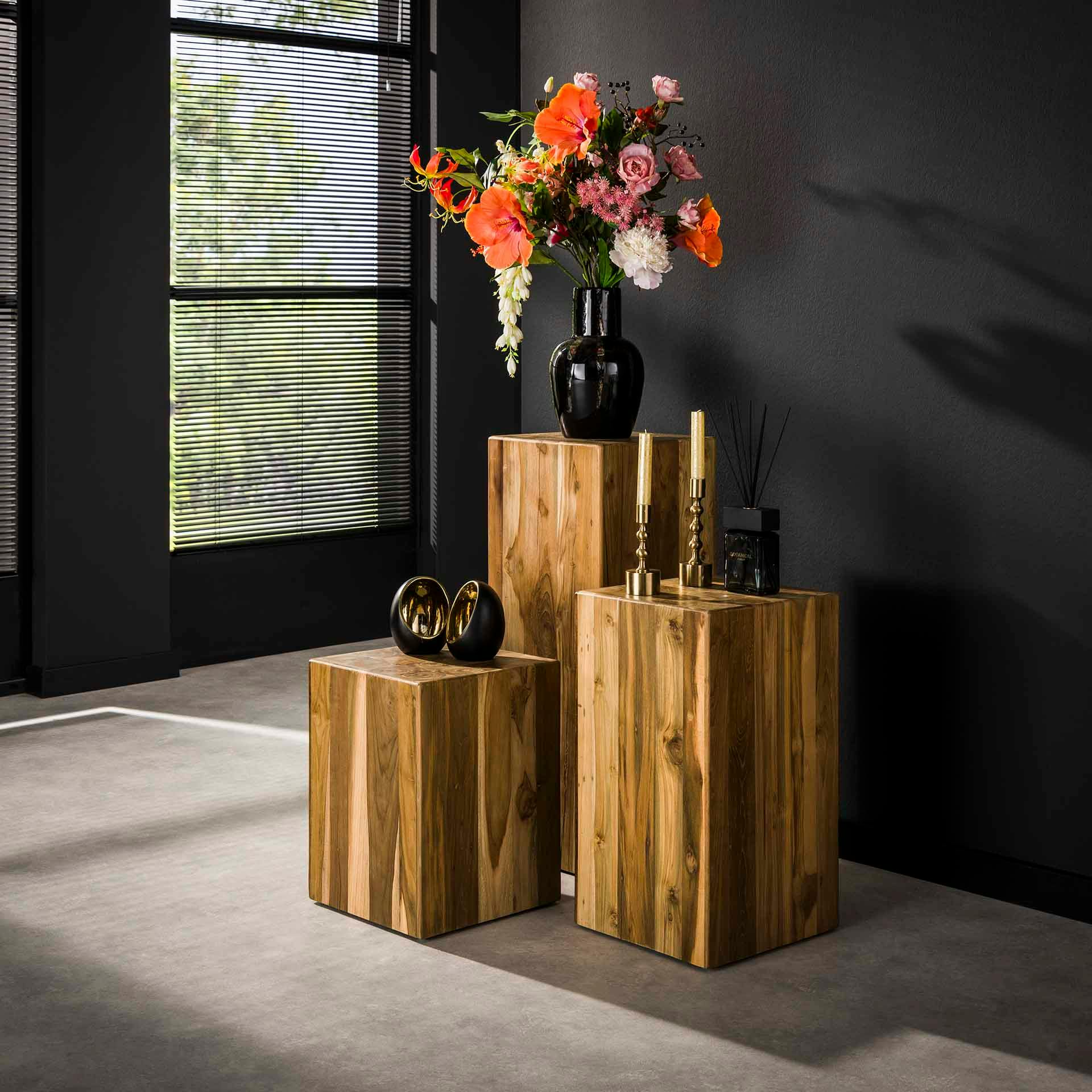 Sellette en bois de teck recyclé forme carrée 45 cm | Sellettes | Pier ...
