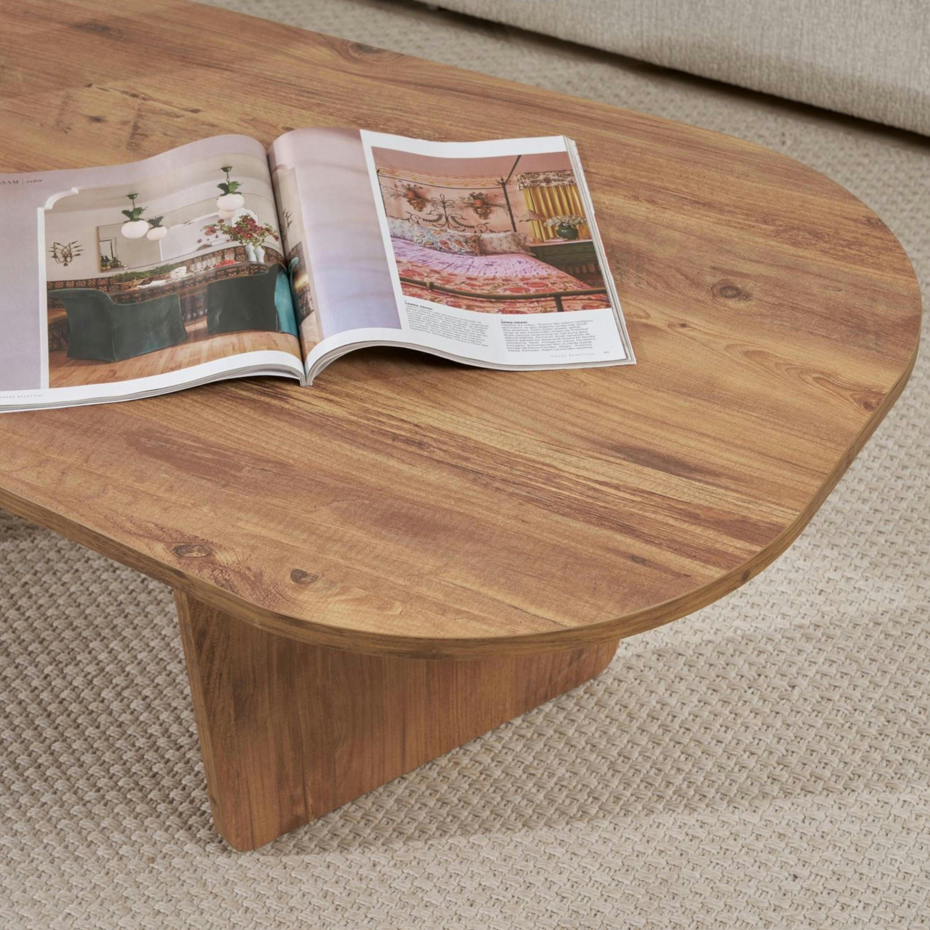 Table basse design organique effet pin, pieds obliques MARFA | Tables basses | Pier Import