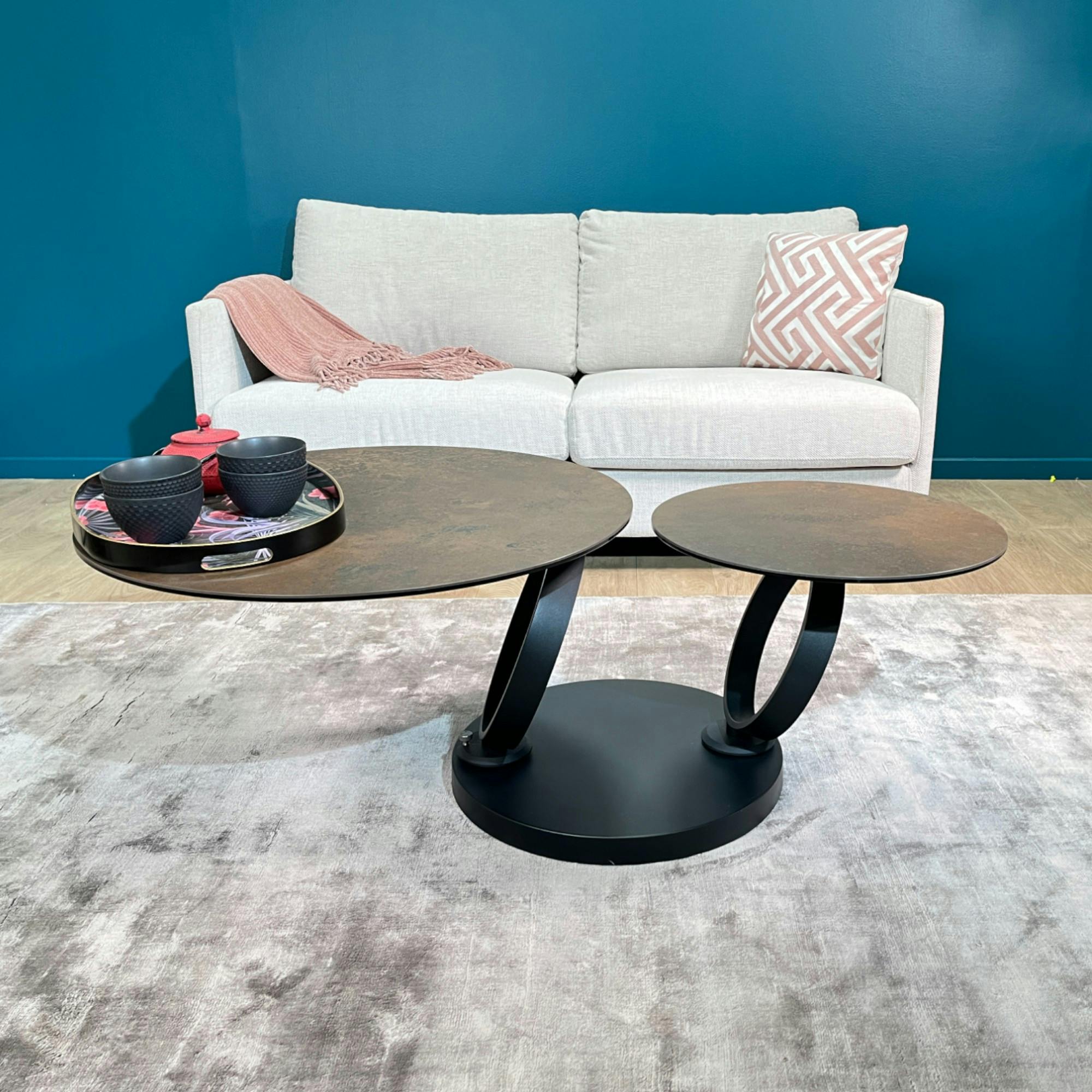 Table basse pivotante en céramique bronze LOMBARDIE | Tables basses ...