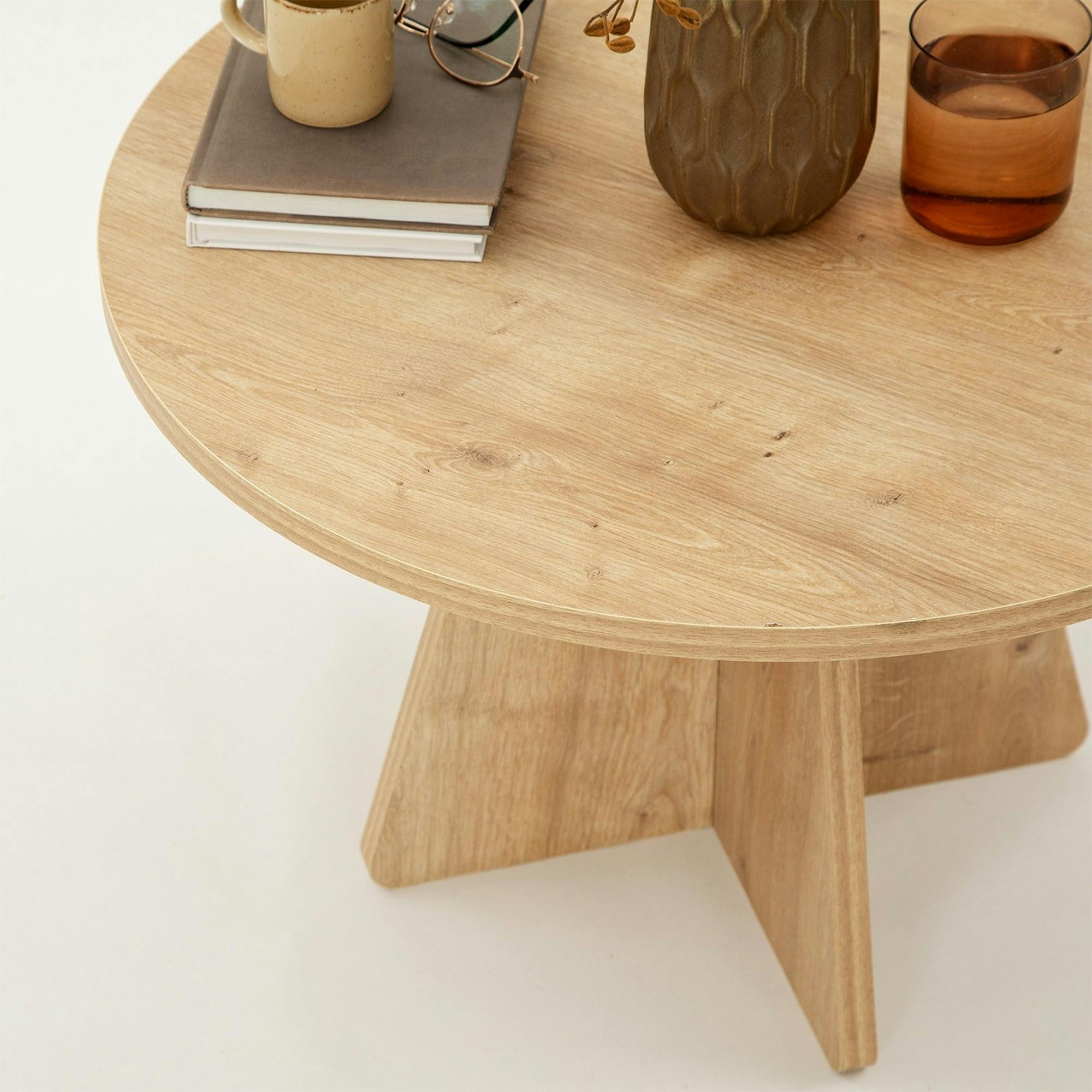 Table basse ronde effet bois clair & pieds trapèze MARFA | Tables ...