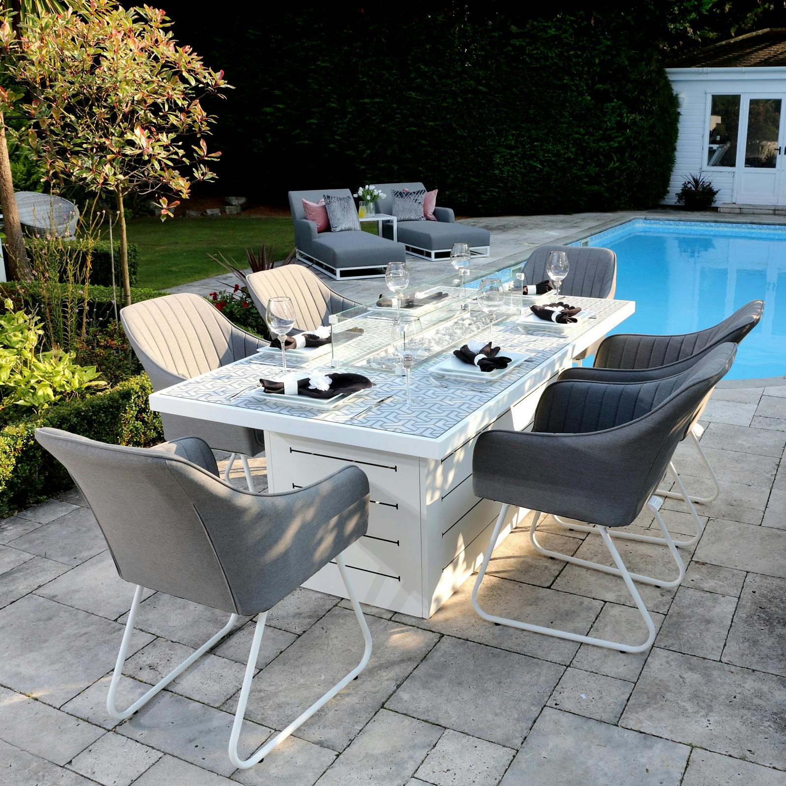 Table brasero en aluminium blanc et plateau motifs graphiques MAJORQUE ...