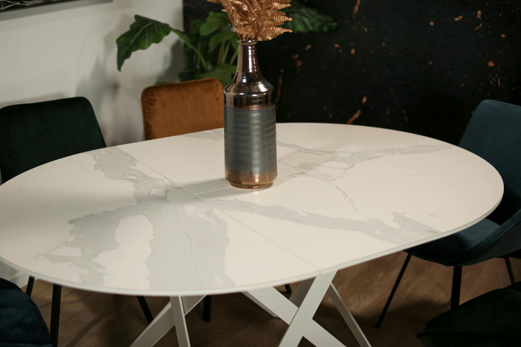 Table en céramique blanche ronde D 130-170 cm LOMBARDIE | Tables à ...