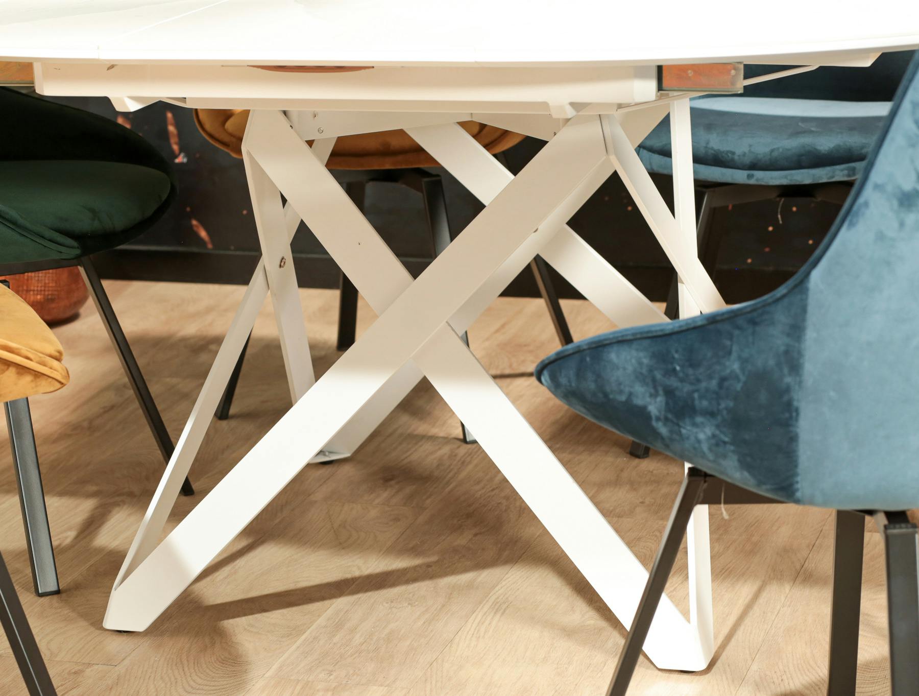 Table en céramique blanche ronde D 130-170 cm LOMBARDIE | Tables à ...