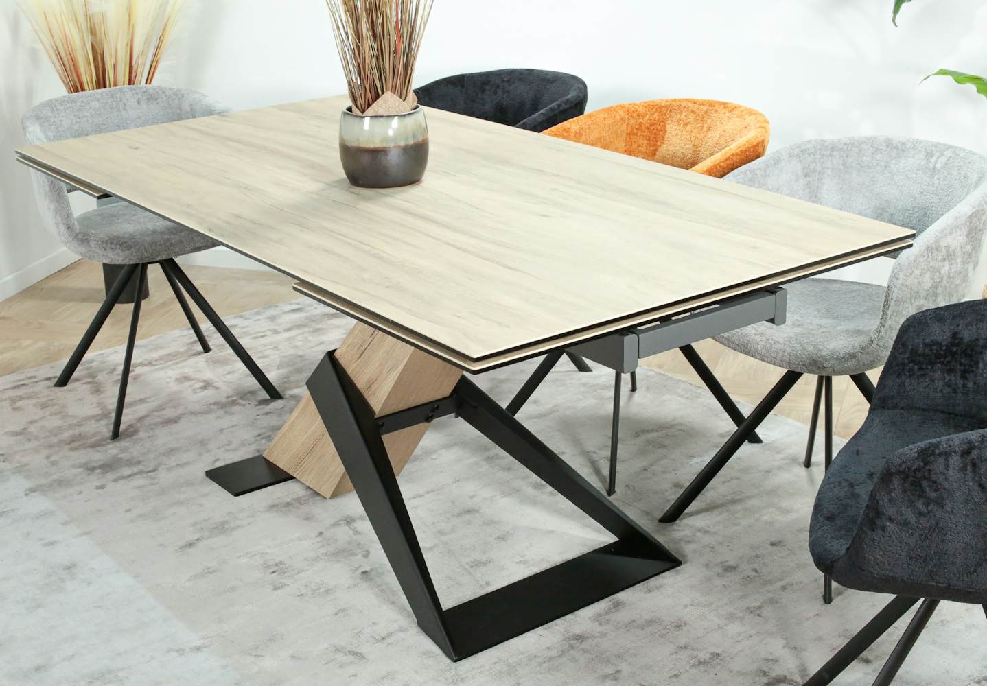 Table en céramique extensible effet bois pied oblique 180-280 LOMBARDIE ...