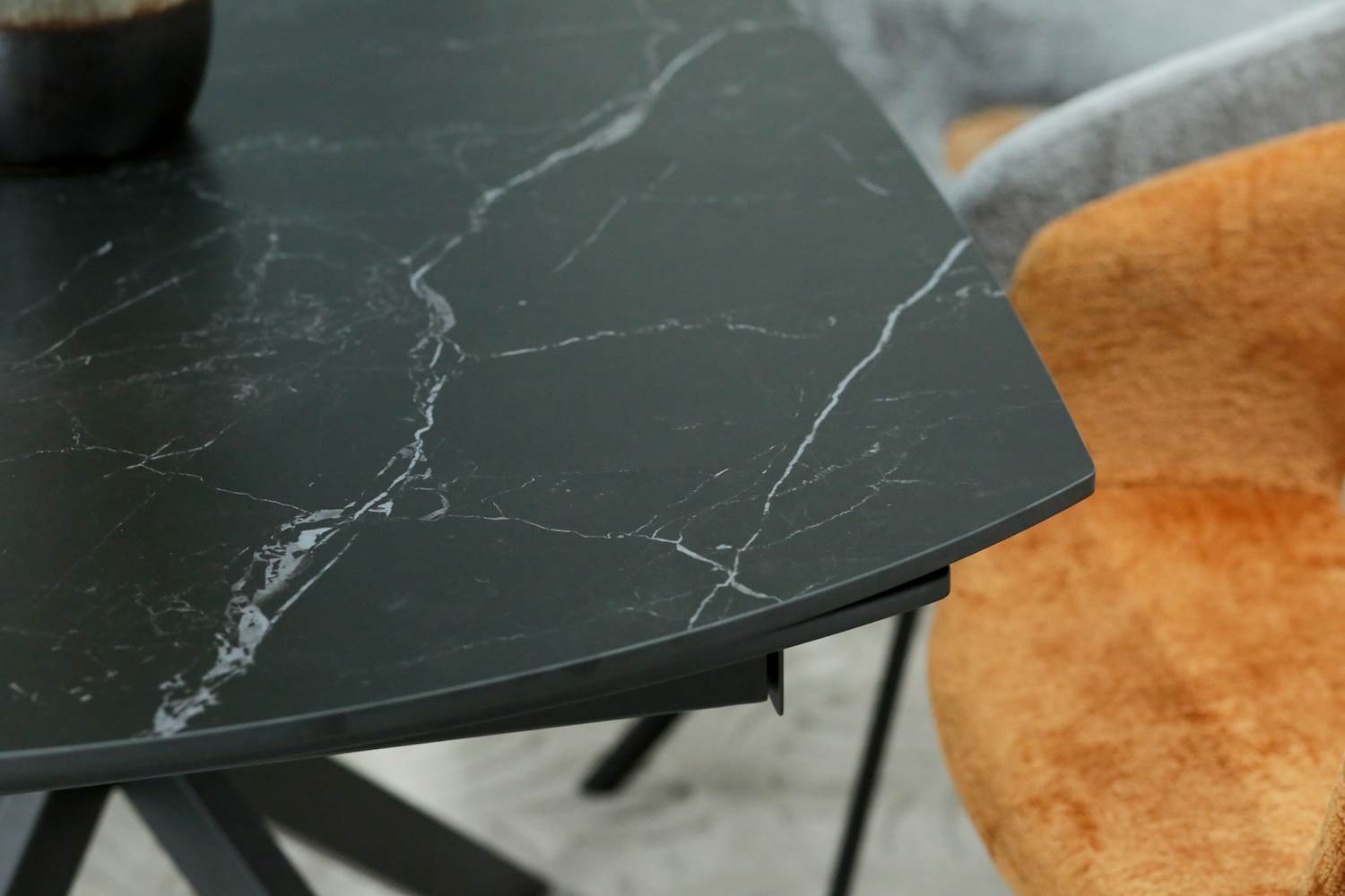 Table extensible céramique marbrée noire pied mikado 140-200 cm OTTAWA | Tables à manger | Pier ...