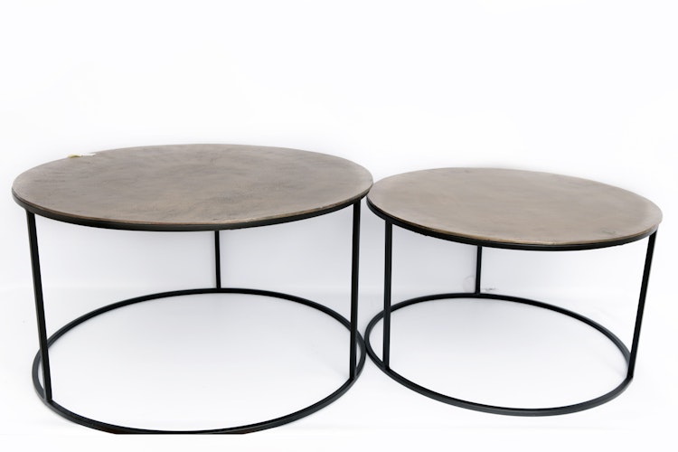 Table gigogne ronde en métal doré (lot de 2) | Tables basses gigognes ...