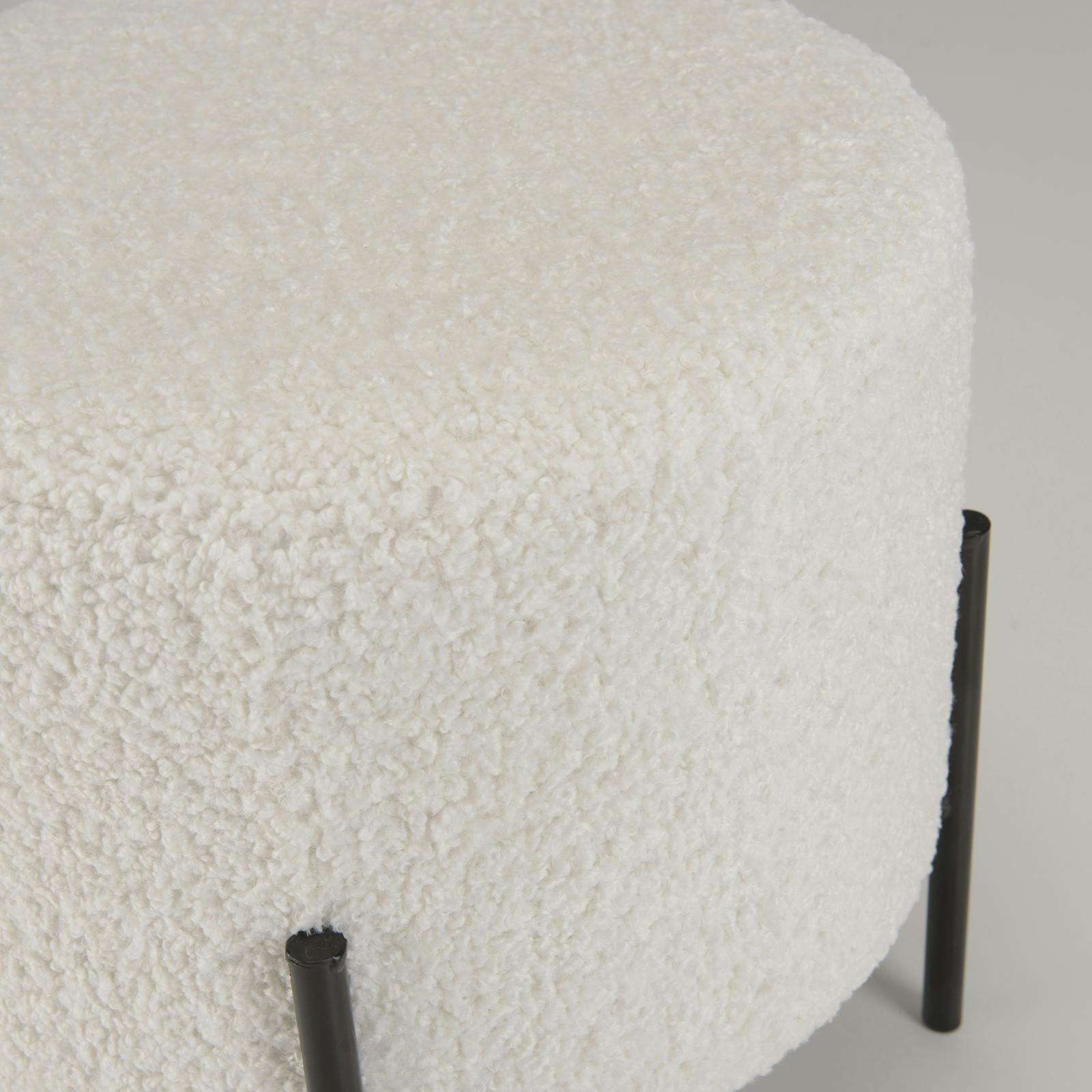 Tabouret de salon rond blanc tissu bouclettes TIM | Tabourets | Pier Import